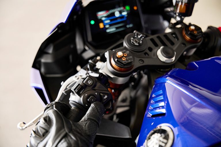 2025 Yamaha R9 First Ride: Supersport for the Real World - Women Riders Now