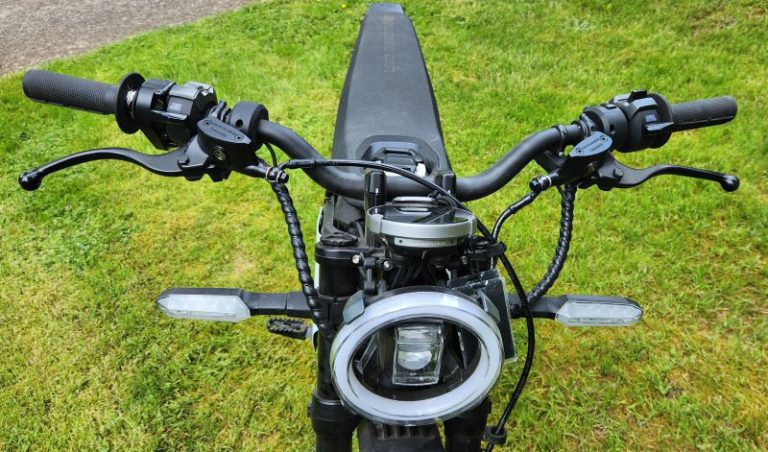 2025 NIU XQi3 Wild - Electric Dirt Bike - Women Riders Now